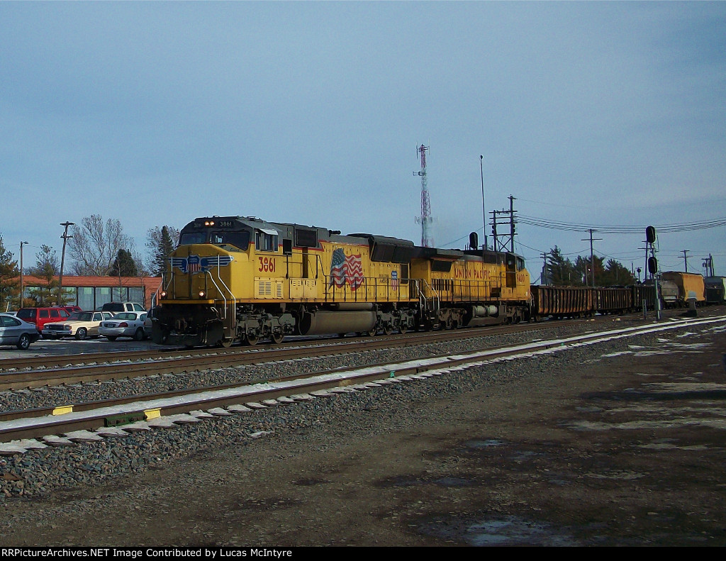 UP 3861 westbound UP manifest train